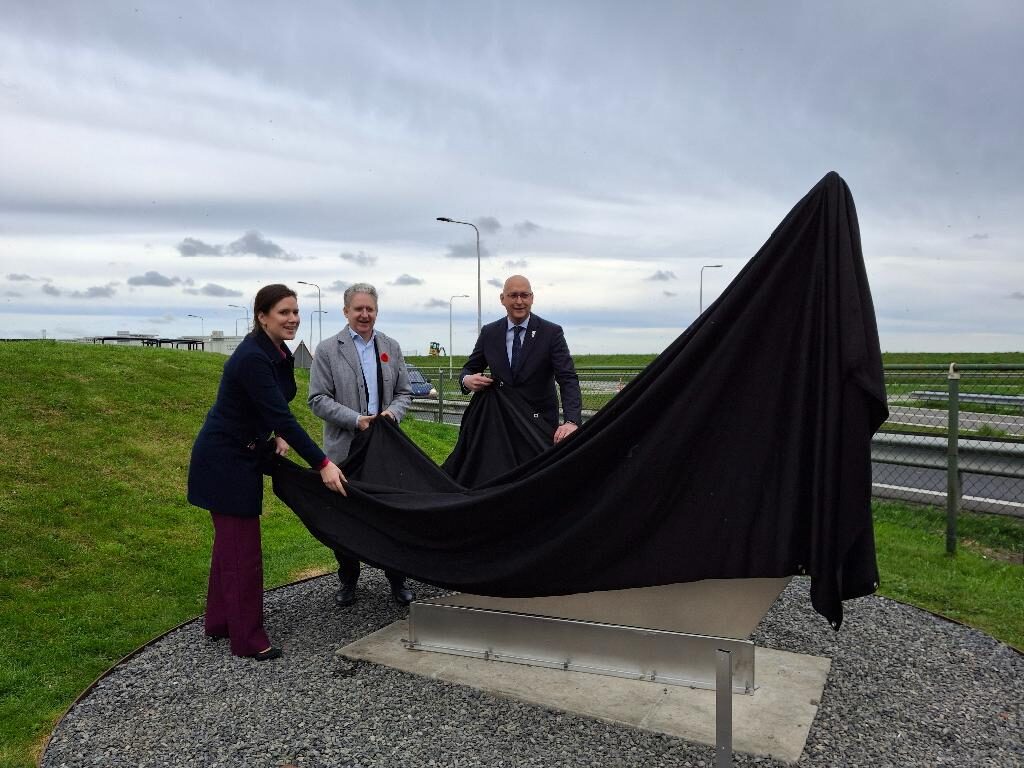 Canadees monument onthult in Kazemattenmuseum - Omroep Súdwest